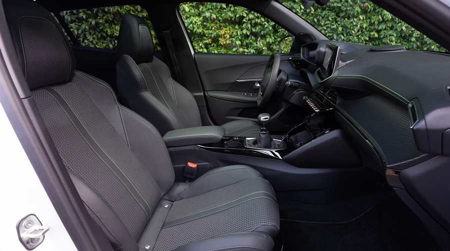 Probamos el Peugeot e-2008 - ElMotor.Net