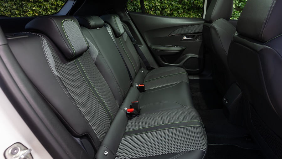 Probamos el Peugeot e-2008 - ElMotor.Net